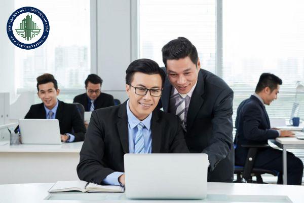 Theo quy định hiện nay luật sư khi thỏa thuận thù lao với khách hàng có ...