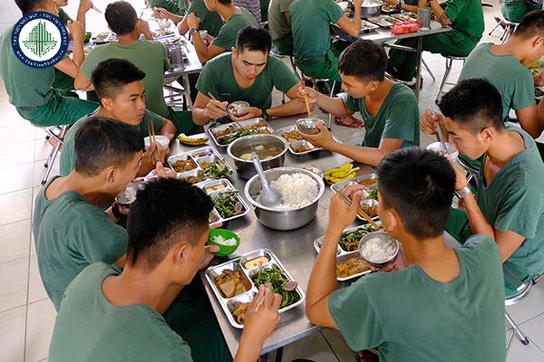 Theo quy định đối tượng phục vụ biên chế tại bếp ăn trung tâm, đoàn ...